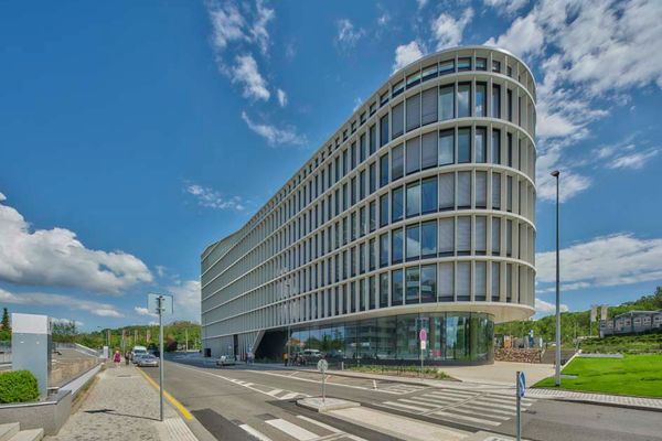 Roztyly Plaza, Praha: Aulík Fišer Architekti - Saint-Gobain Glass