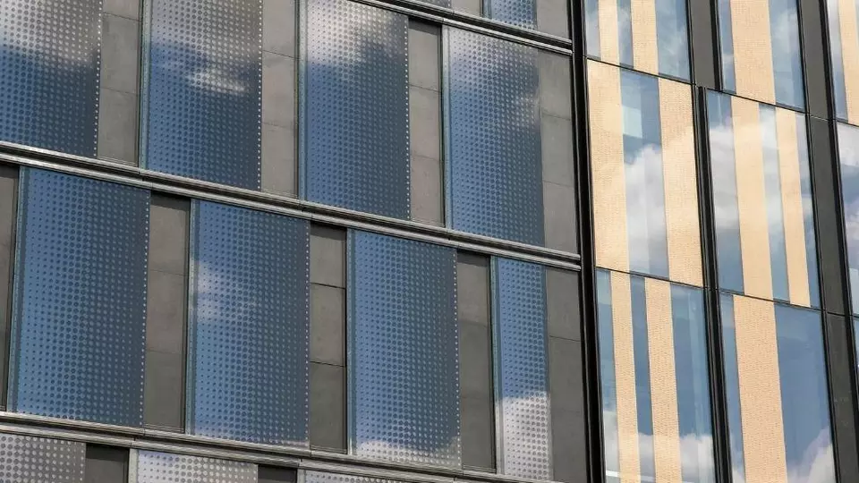 SGG PARSOL® barevné sklo: bronzové, šedé - Saint-Gobain Glass